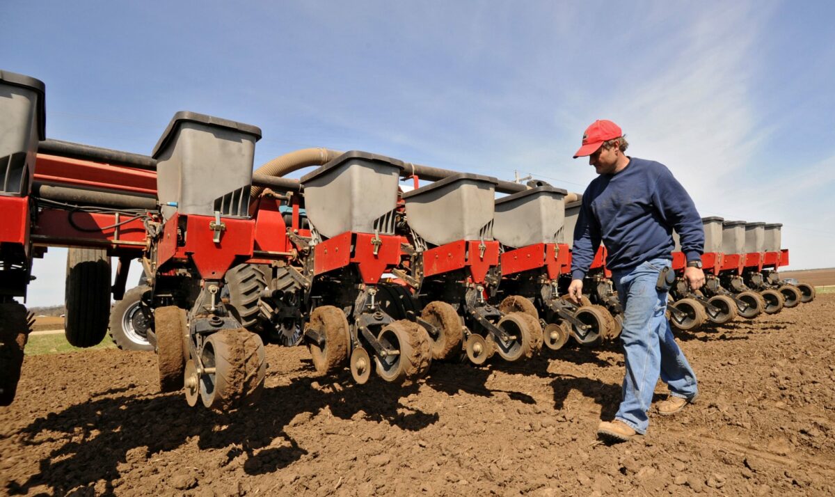 Dry Week Propelled Planting Forward - Mid-West Farm Report
