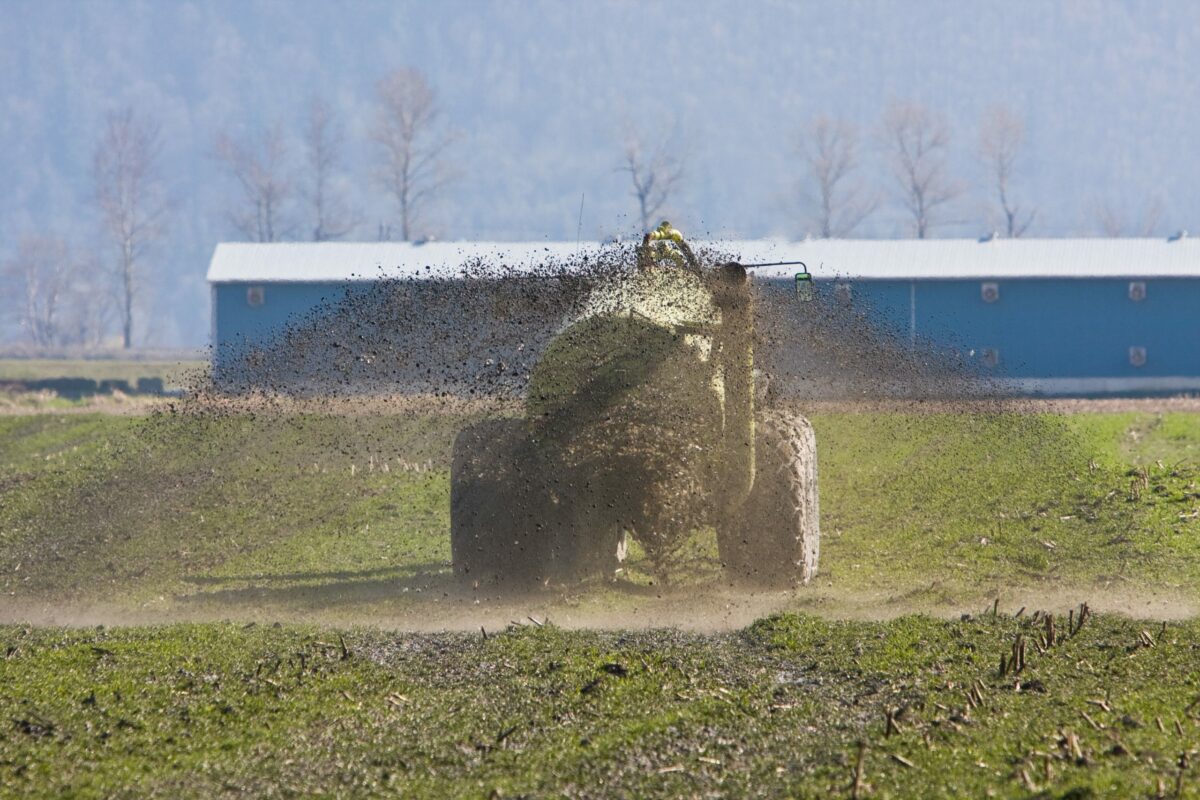 Spreading This Week? Prevent Runoff, Spills - Mid-West Farm Report