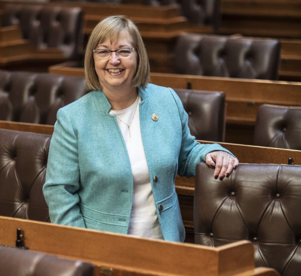 'Joan Ballweg Leadership Scholarship' Available - Mid-West Farm Report