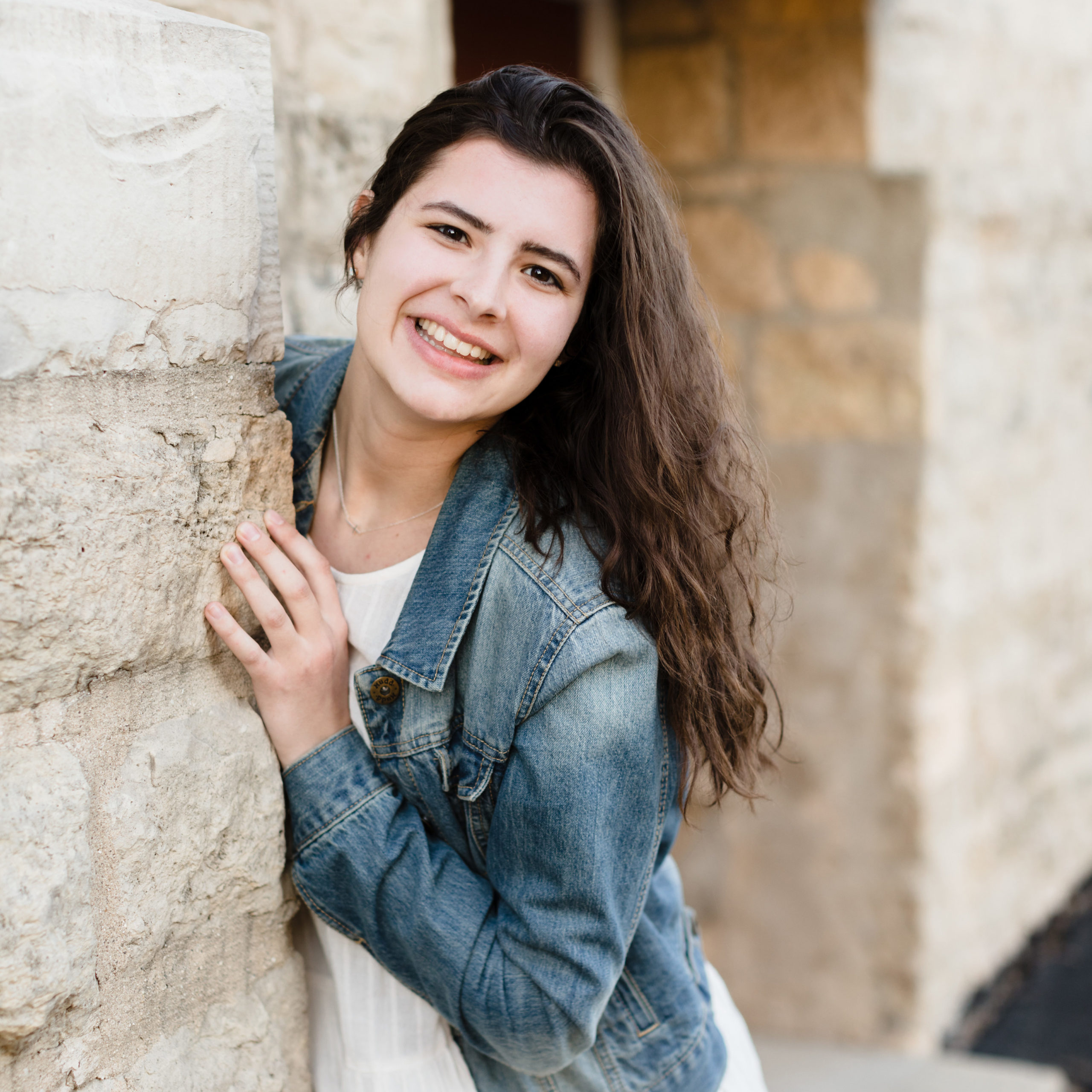 WCO Honors Two Scholarship Winners - Mid-West Farm Report