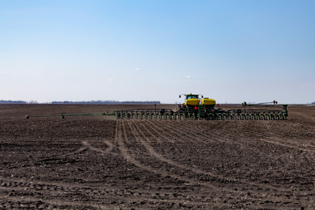 Planting Continues Despite Cool Soil Temperatures - Mid-West Farm Report