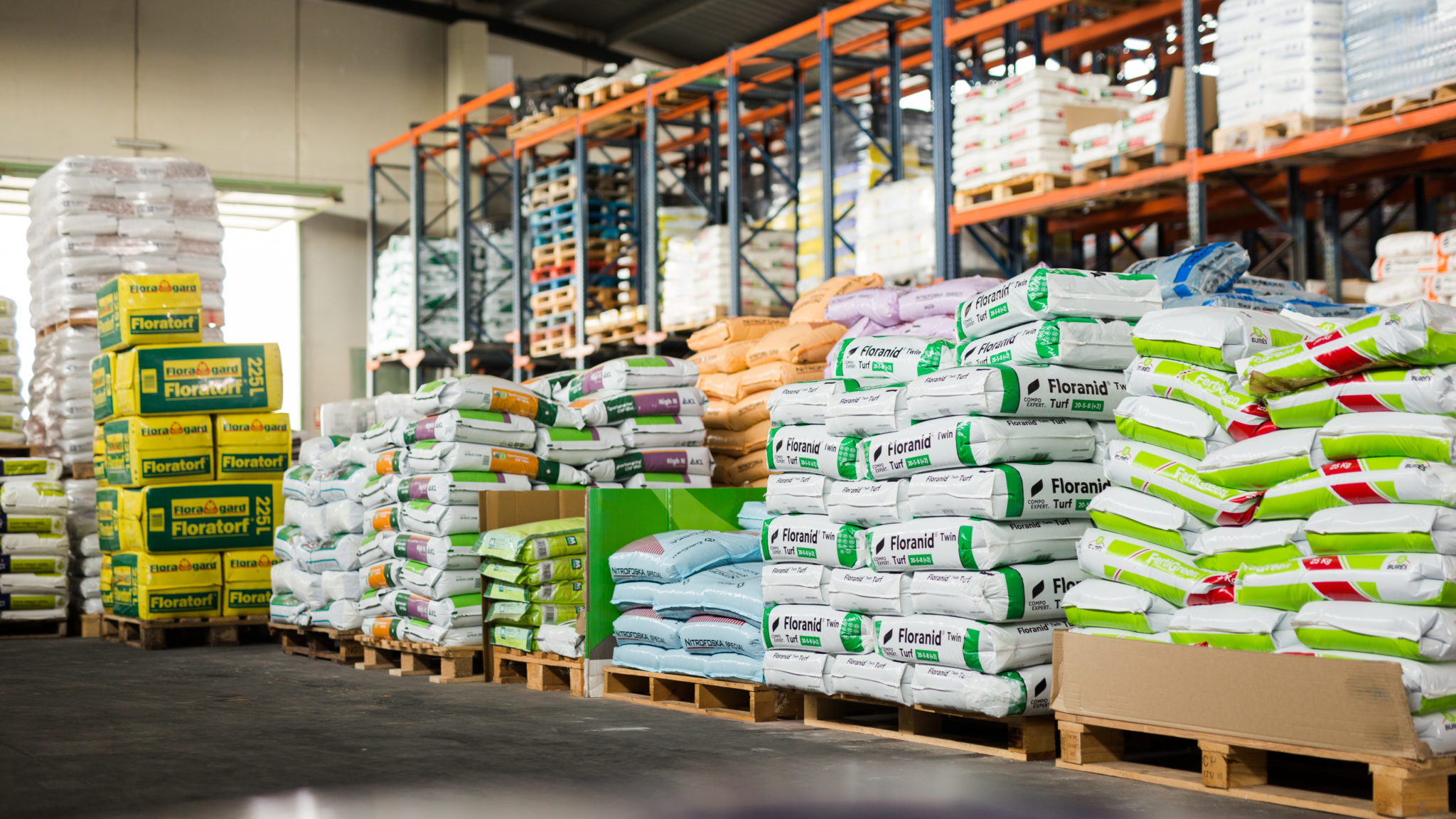 Ag Retailers Bear Through It - Mid-West Farm Report