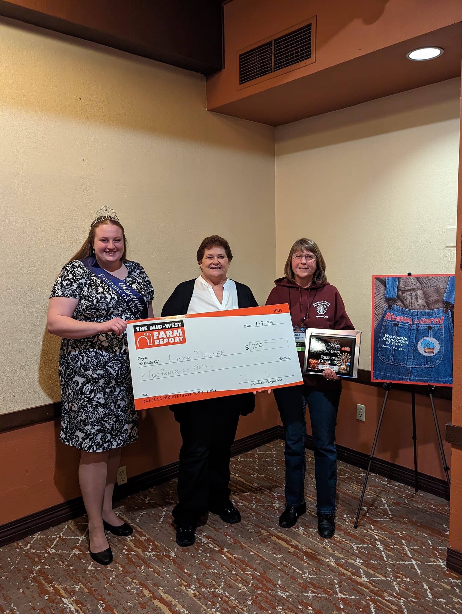 Zuehls Wins Fair Story Contest - Mid-West Farm Report