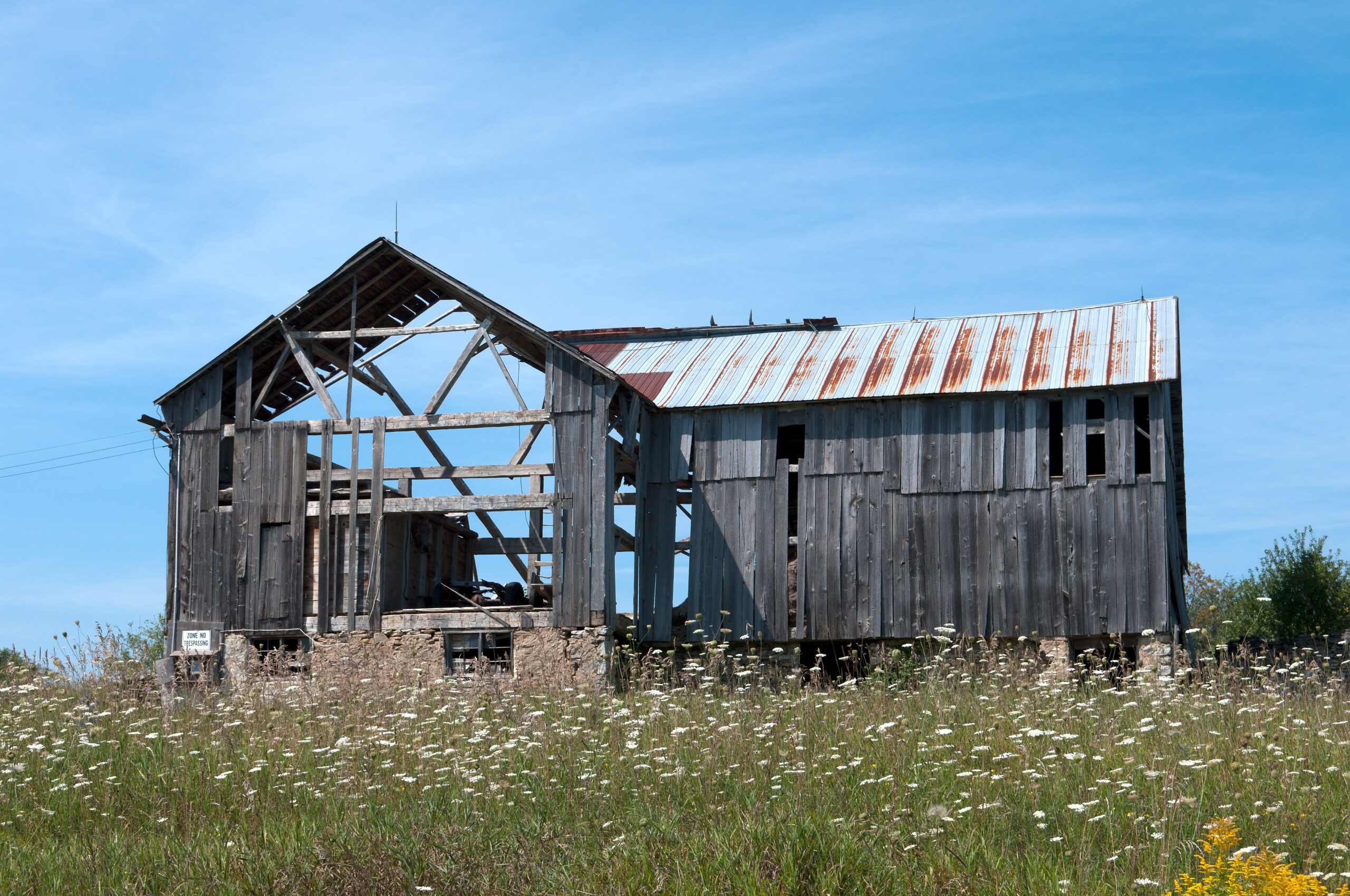 Falling Barns Get New Life - Mid-West Farm Report