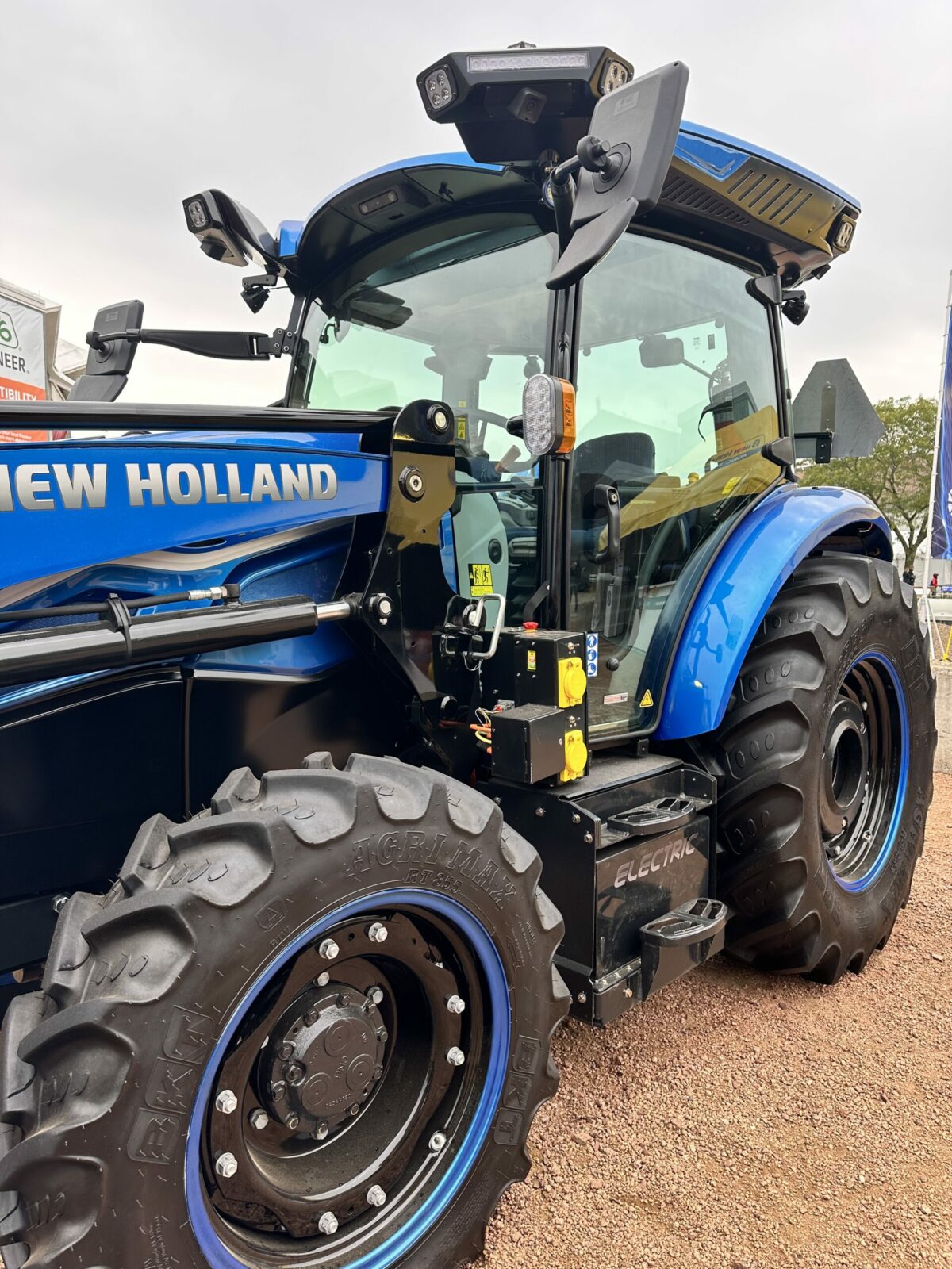 Electric Tractors - What Do They Have To Offer? - Mid-West Farm Report