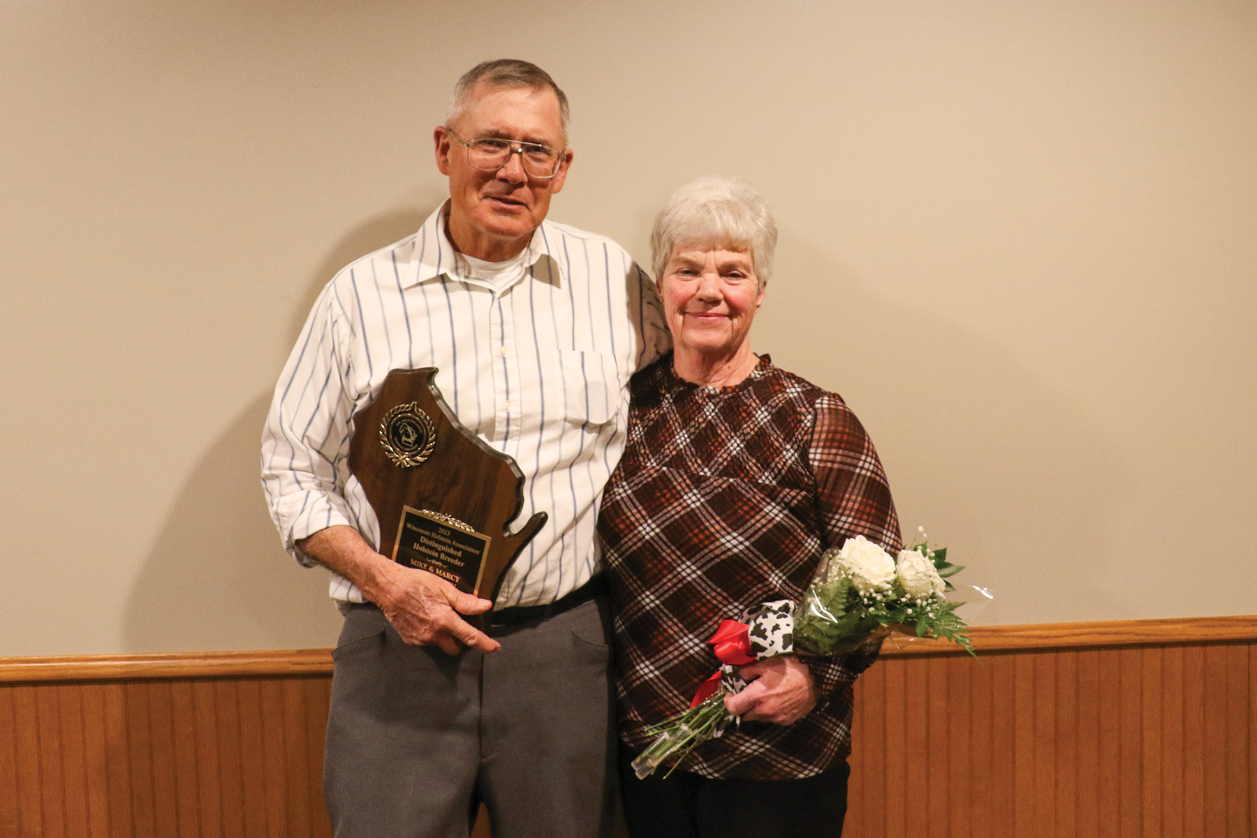 Four Earn WHA Distinguished Honors - Mid-West Farm Report