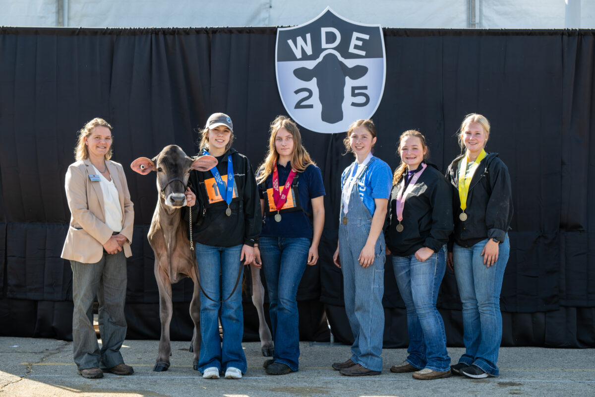 Wisconsin Students Place In Youth Fitting Contest - Mid-West Farm Report